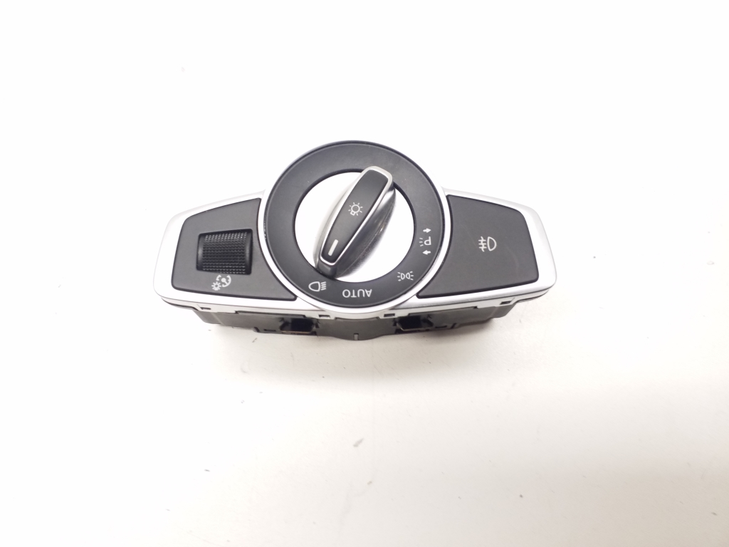 Used Mercedes Benz C-Class Light on switch a2059051810