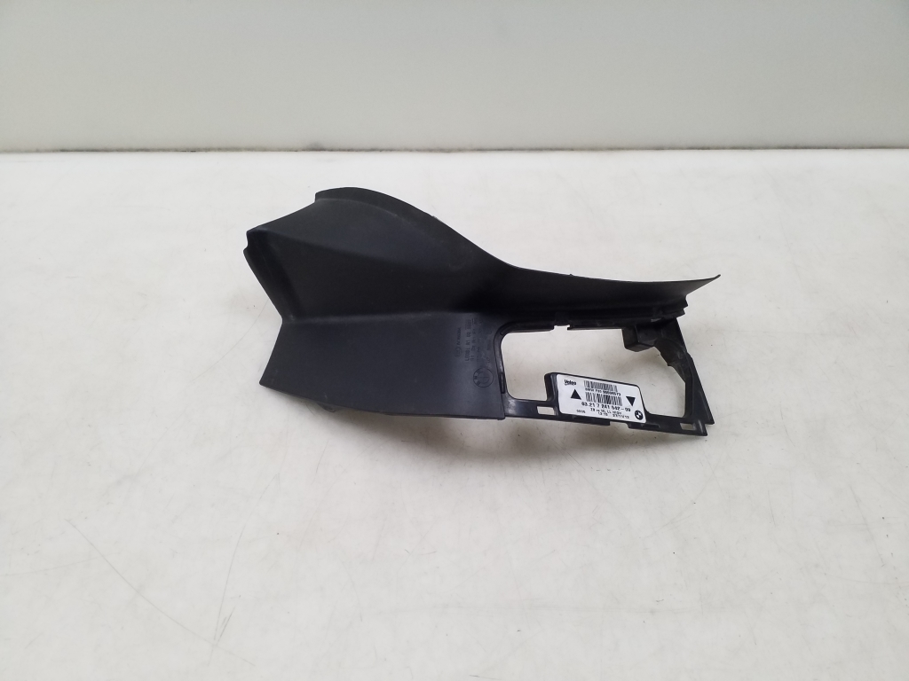 Used BMW 1 SERIES Tail light trim 7241542