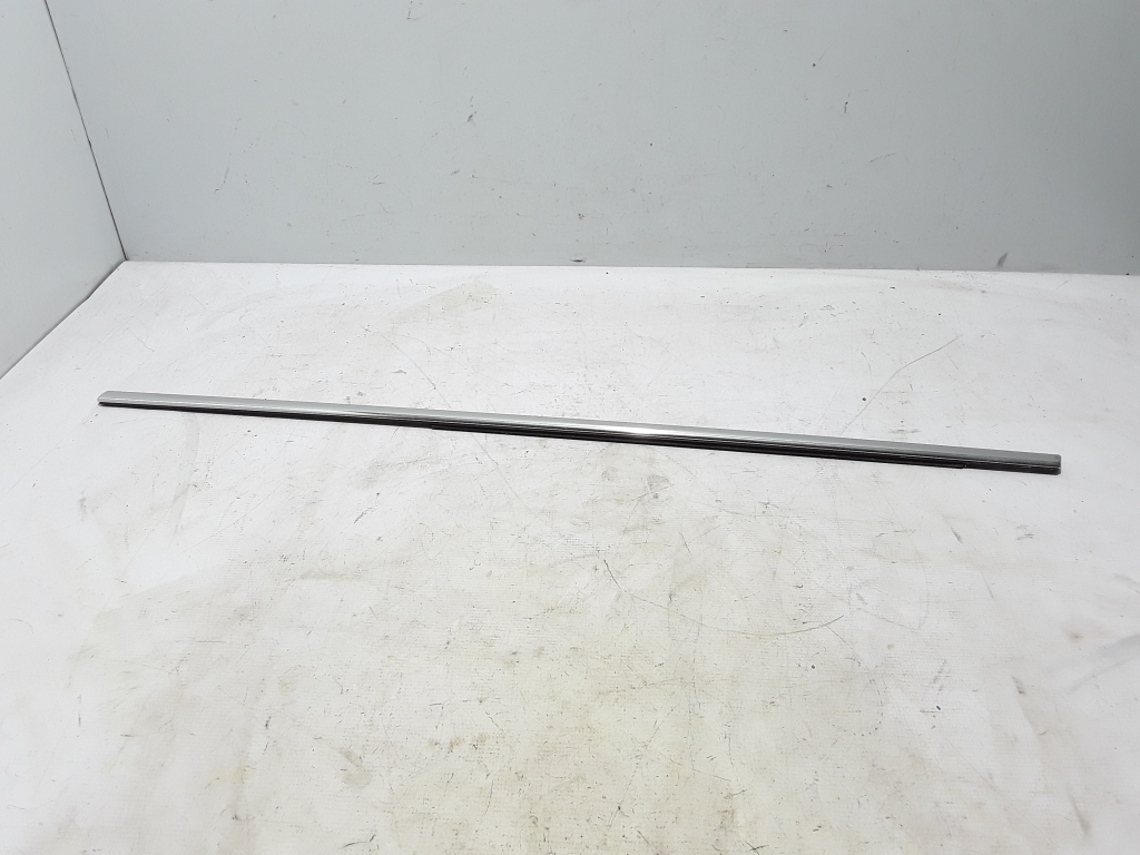 Naudotas VOLVO V60 Galinių šoninių durų juostelė prie stiklo išorinė ...