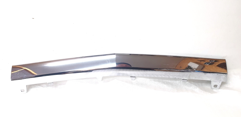 Used Mercedes Benz C-Class Other part of the front bumper A2058851574