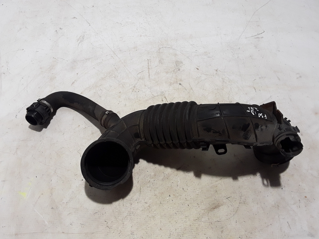 Used BMW 3 SERIES Air intake hose 58650910