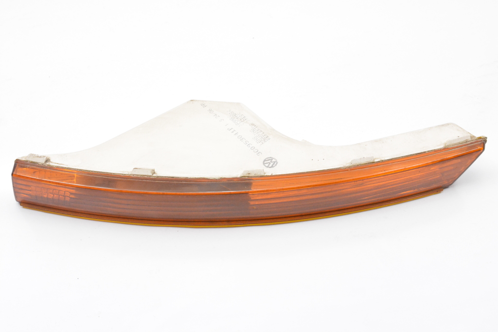 Used Volkswagen Passat Front turn signal 3C0953041P