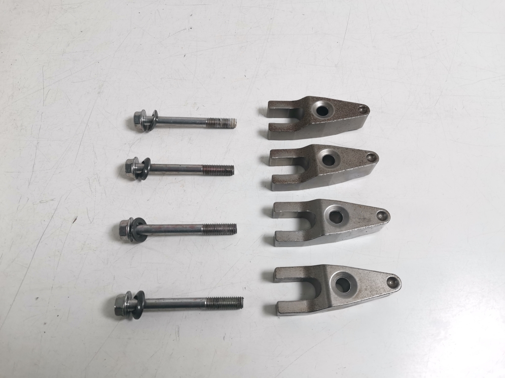 Used TOYOTA Land Cruiser Fuel injector holder 23695-11010