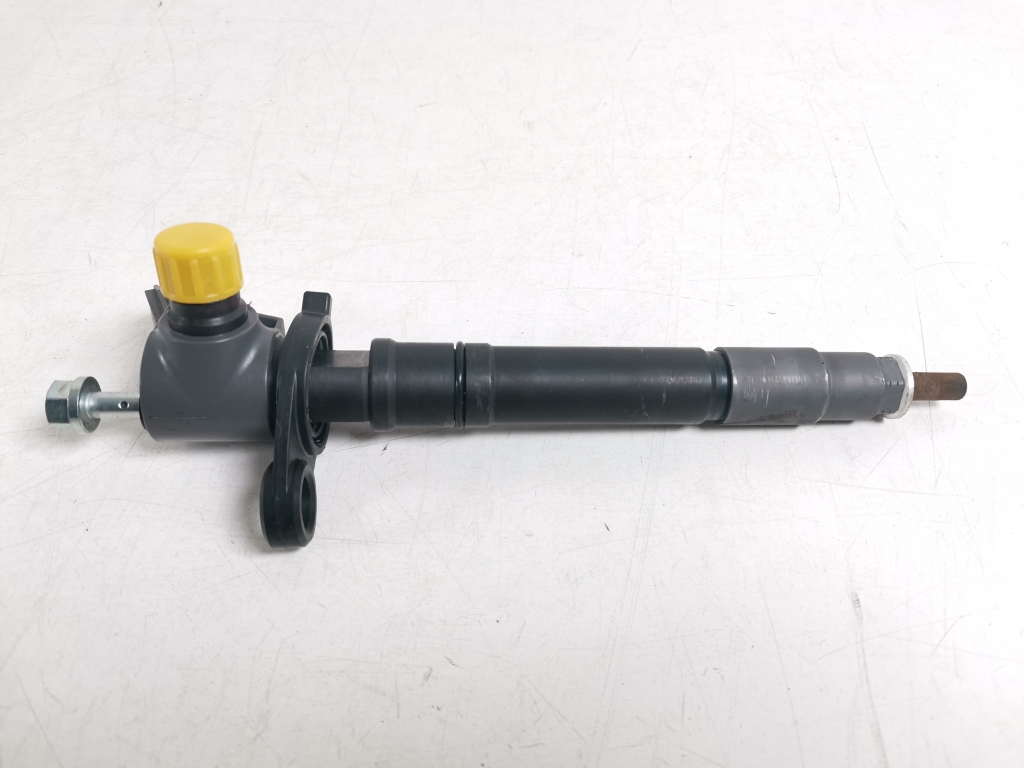 Used TOYOTA Land Cruiser Fuel injector 23670-11080