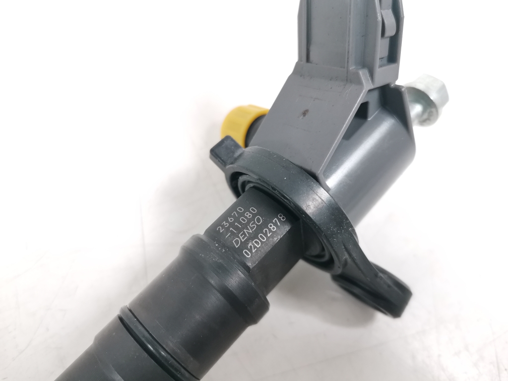 Used TOYOTA Land Cruiser Fuel injector 23670-11080