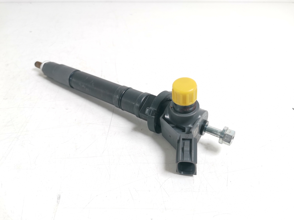 Used TOYOTA Land Cruiser Fuel injector 23670-11080