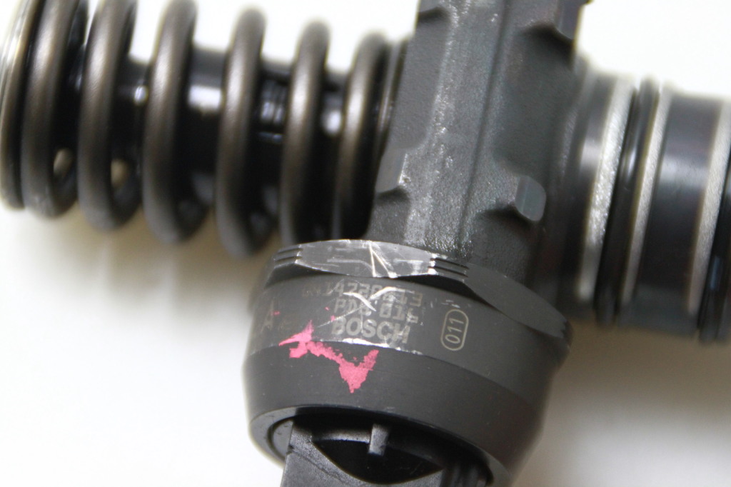 Used Volkswagen Polo Fuel injector 038130073AQ