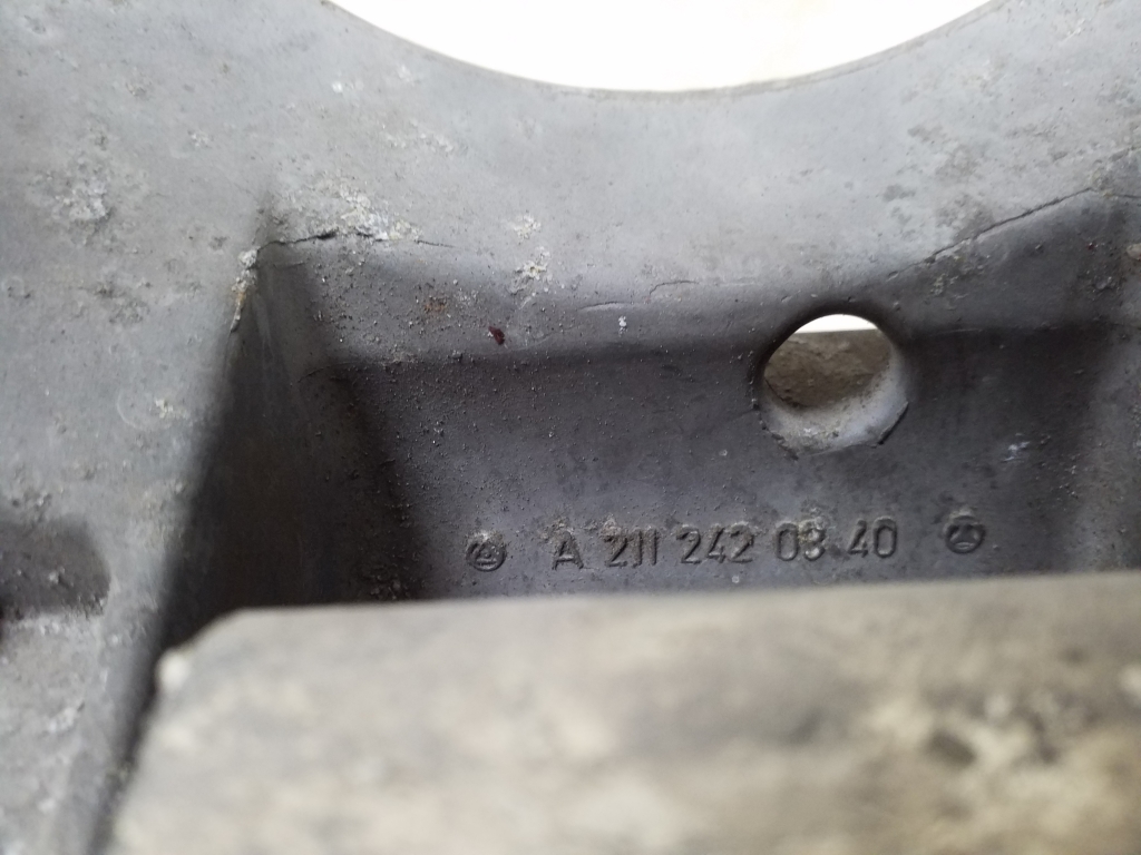 Used Mercedes Benz S-Class Gearbox holder A2112420340