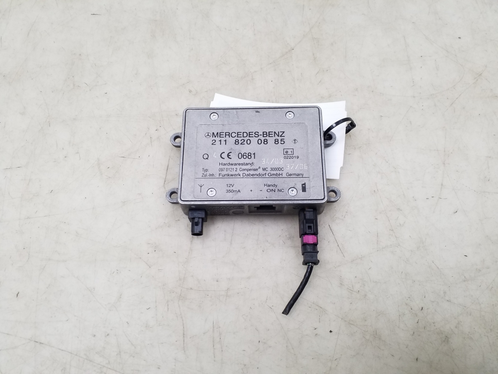 Used Mercedes Benz E-Class Antenna amplifier A2118200885