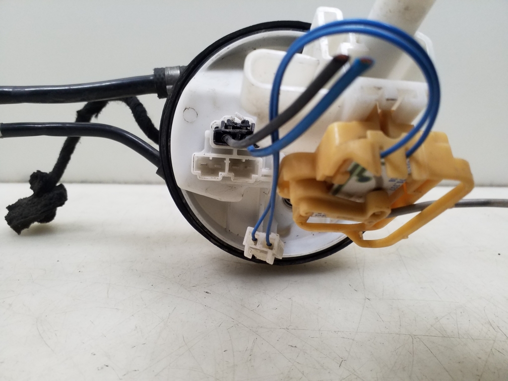 Used Mercedes Benz E-Class Fuel level gauge in the tank A2114701641