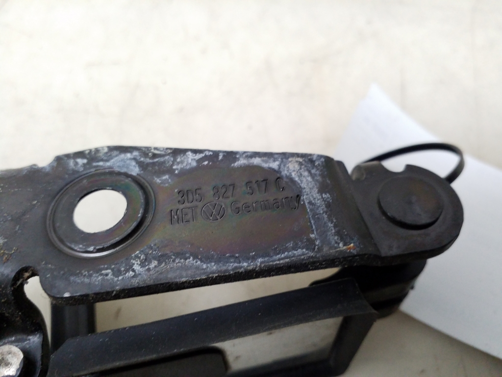 Naudotas Volkswagen Phaeton Bagažinės dangčio spynelės laikiklis 3D5827517C