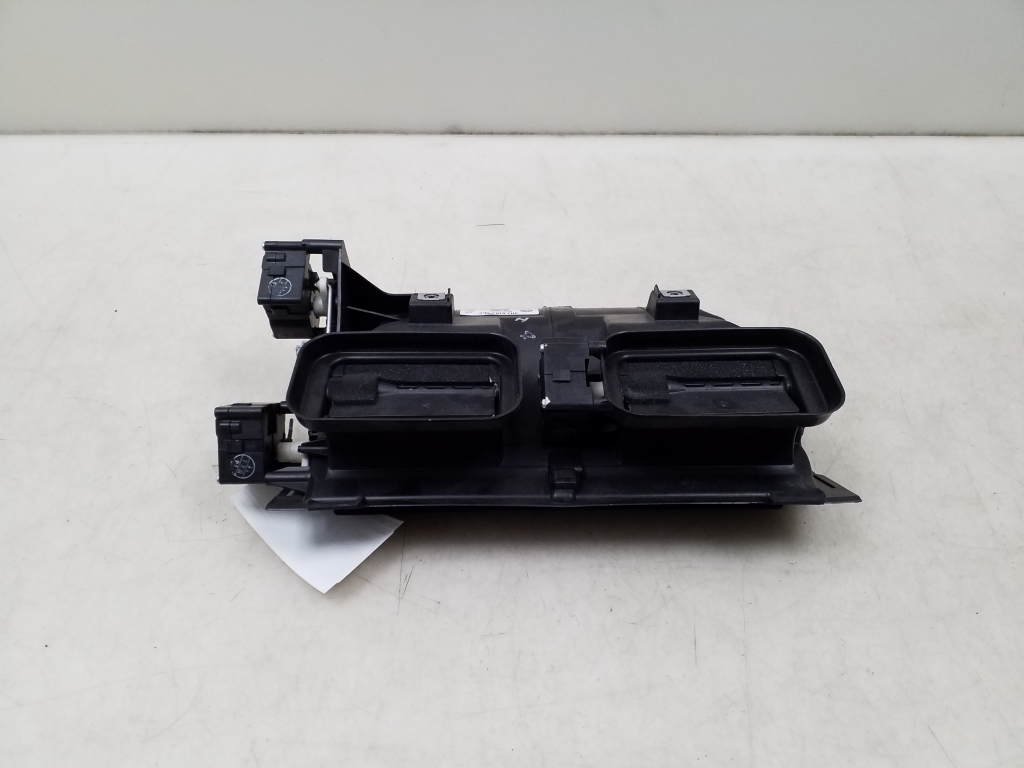 Used Volkswagen Phaeton Another detail of the cabin shoulder 3D1819509C