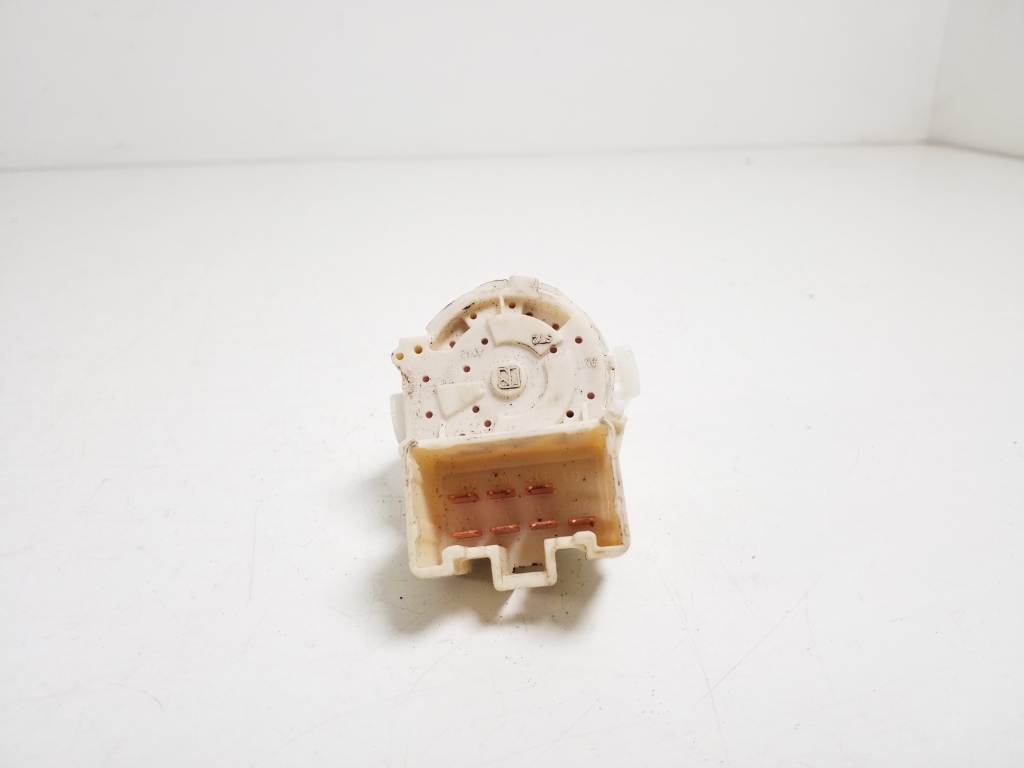 Naudotas TOYOTA Yaris Užvedimo spynelės kontaktai 84450-71010