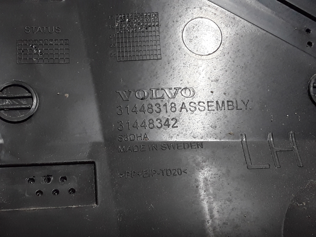 Used VOLVO XC40 Rear side door strip 31448318