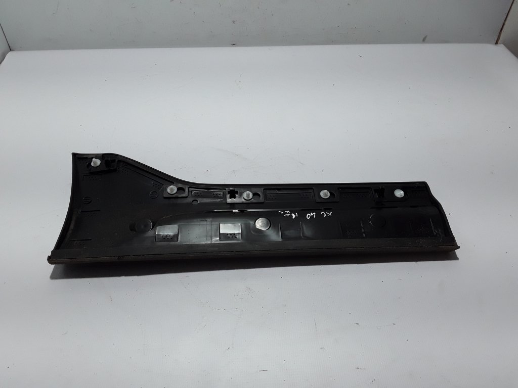 Used VOLVO XC40 Rear side door strip 31448318