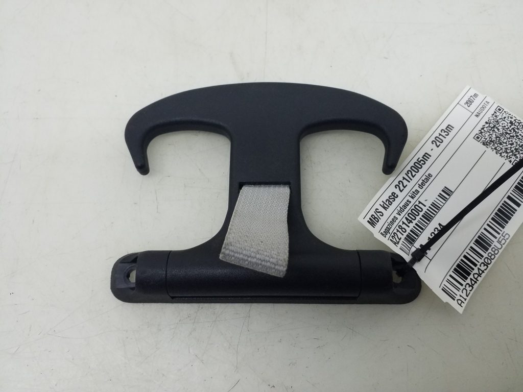 Used Mercedes Benz S-Class Other detail of the trunk interior A2218140001