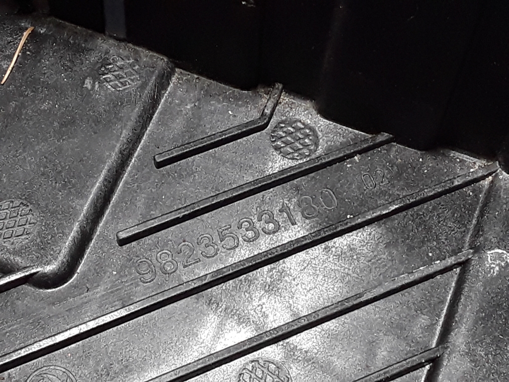 Used Peugeot 2008 Battery holder 9823533180