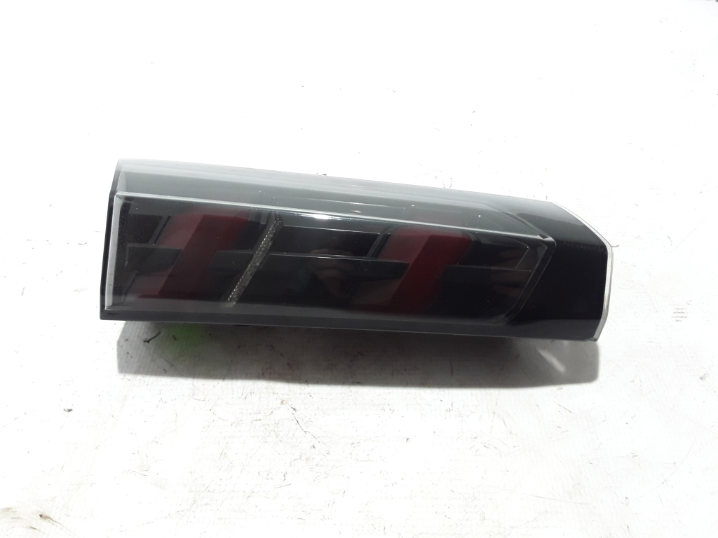 Used Peugeot 2008 Rear light on cover 9825957580