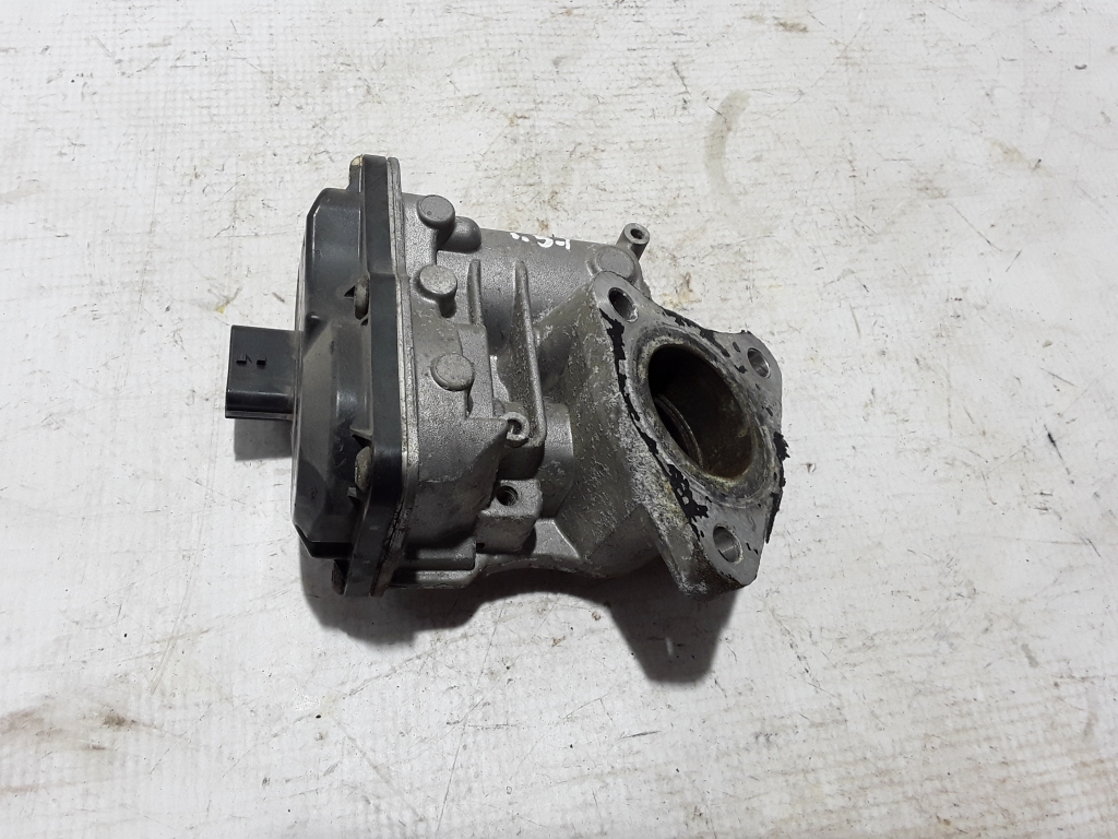 Used RENAULT Megane EGR valve valve 147102557R