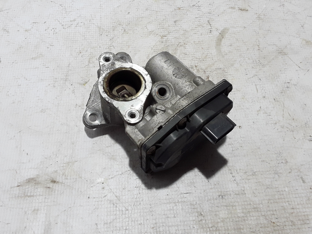 Used RENAULT Megane EGR valve valve 147102557R