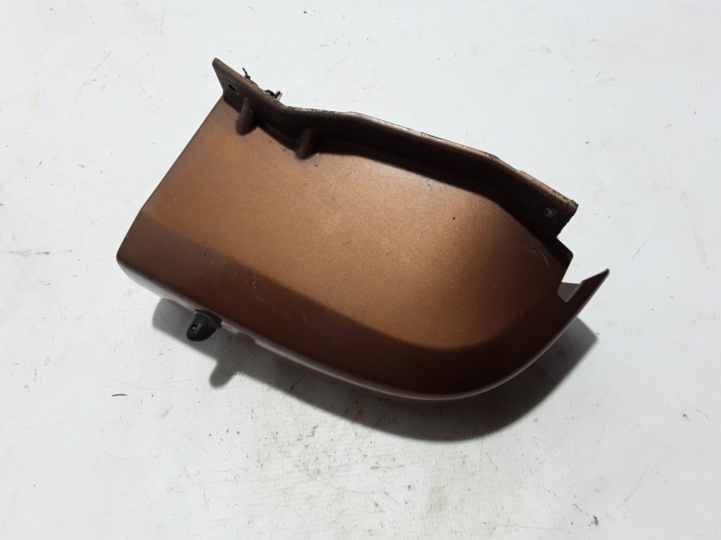 Used RENAULT Trafic Tail light trim 903903513R