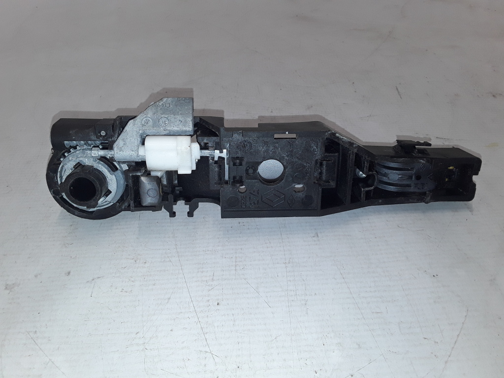 Used RENAULT Clio Rear side door opening handle external 8200226526