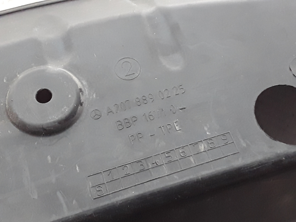 Used Mercedes Benz E-Class Other part of the front wing A2078890225