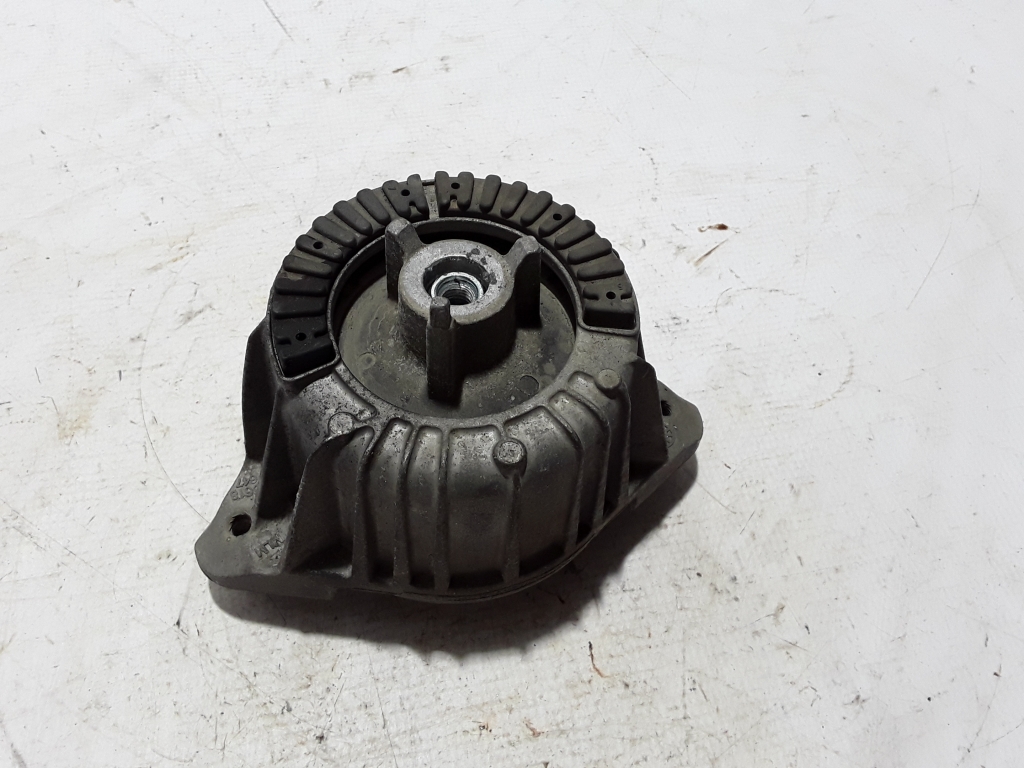 Used Mercedes Benz E-Class Engine cushion A2042404717