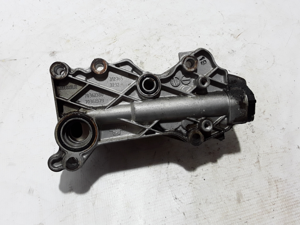 Used Mercedes Benz E-Class Oil cooler A6511800610