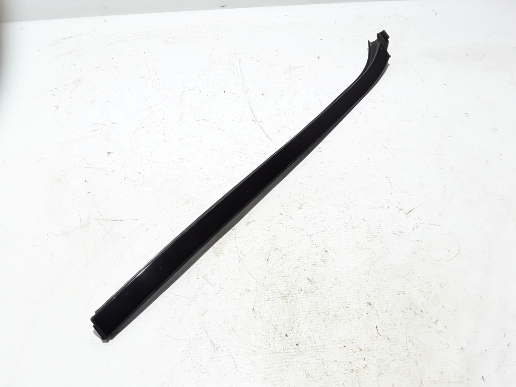 Used Mercedes Benz E-Class Windscreen strut outer A2076901462