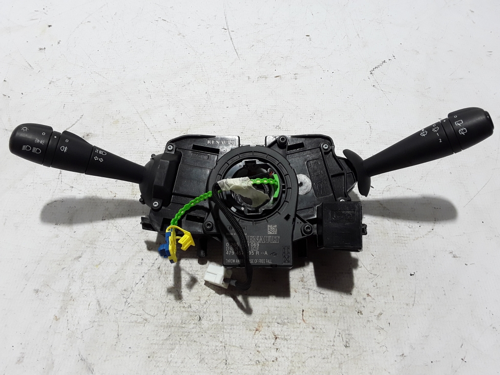 Used Dacia Dokker Switch and its parts