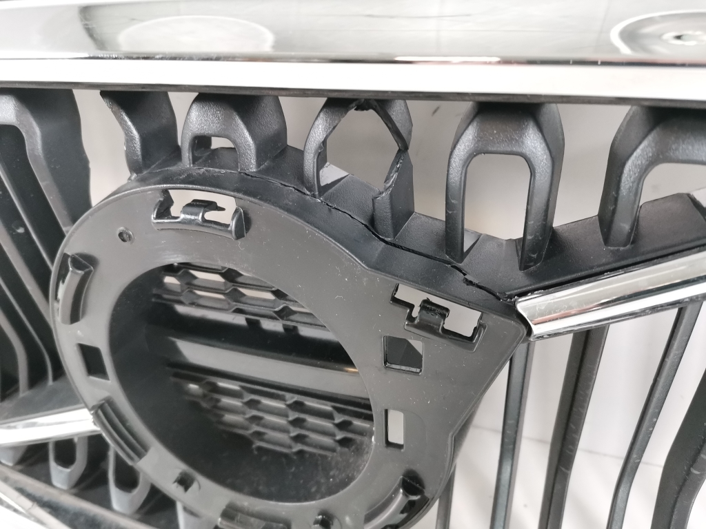 Used VOLVO XC40 Front grille 31457342