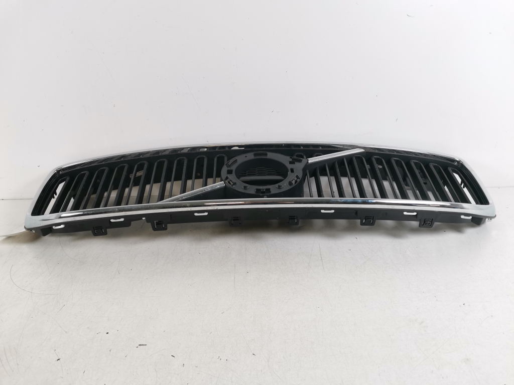 Used VOLVO XC40 Front grille 31457342