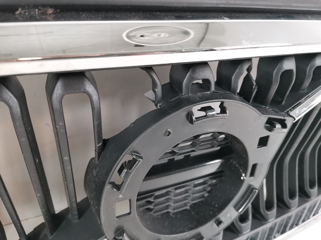 Used VOLVO XC40 Front grille 31457342