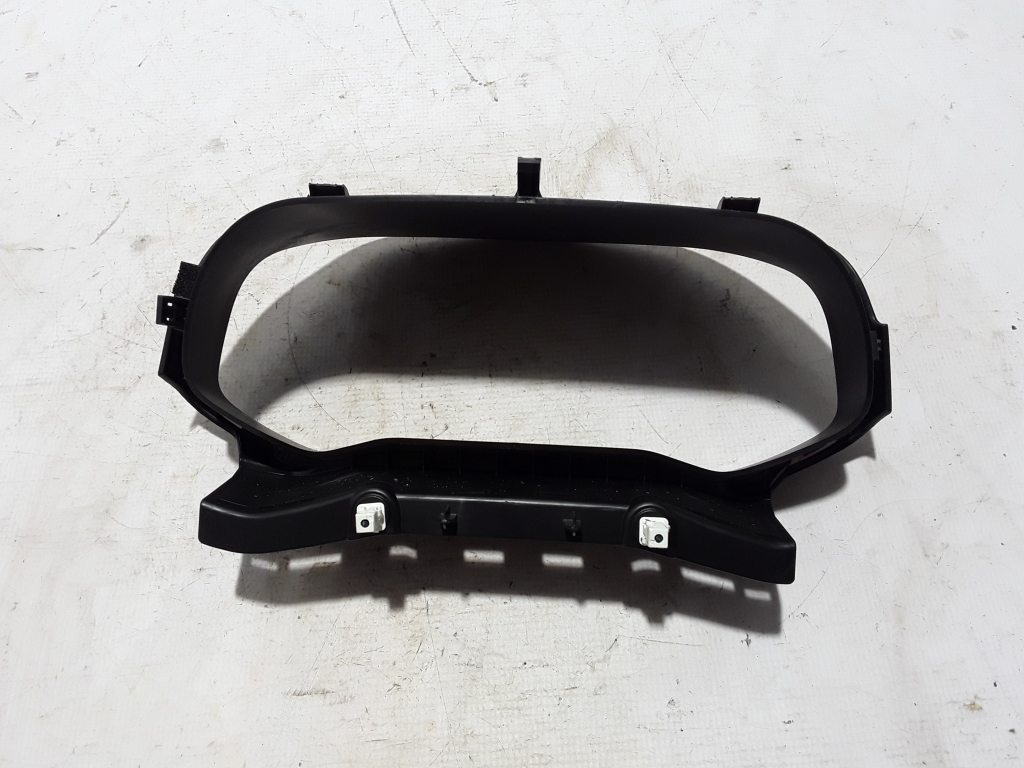 Used RENAULT Clio Dashboard trim 682406595R