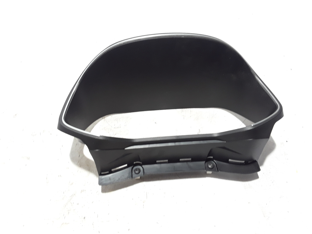 Used RENAULT Clio Dashboard trim 682406595R
