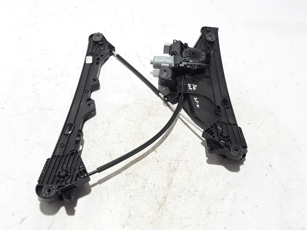 Used Peugeot 2008 Front door window lifter 9828130680