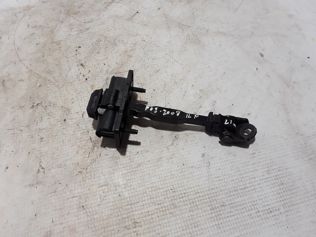 Naudotas Peugeot 2008 Priekinių durų atidarymo ribotuvas 9820810880