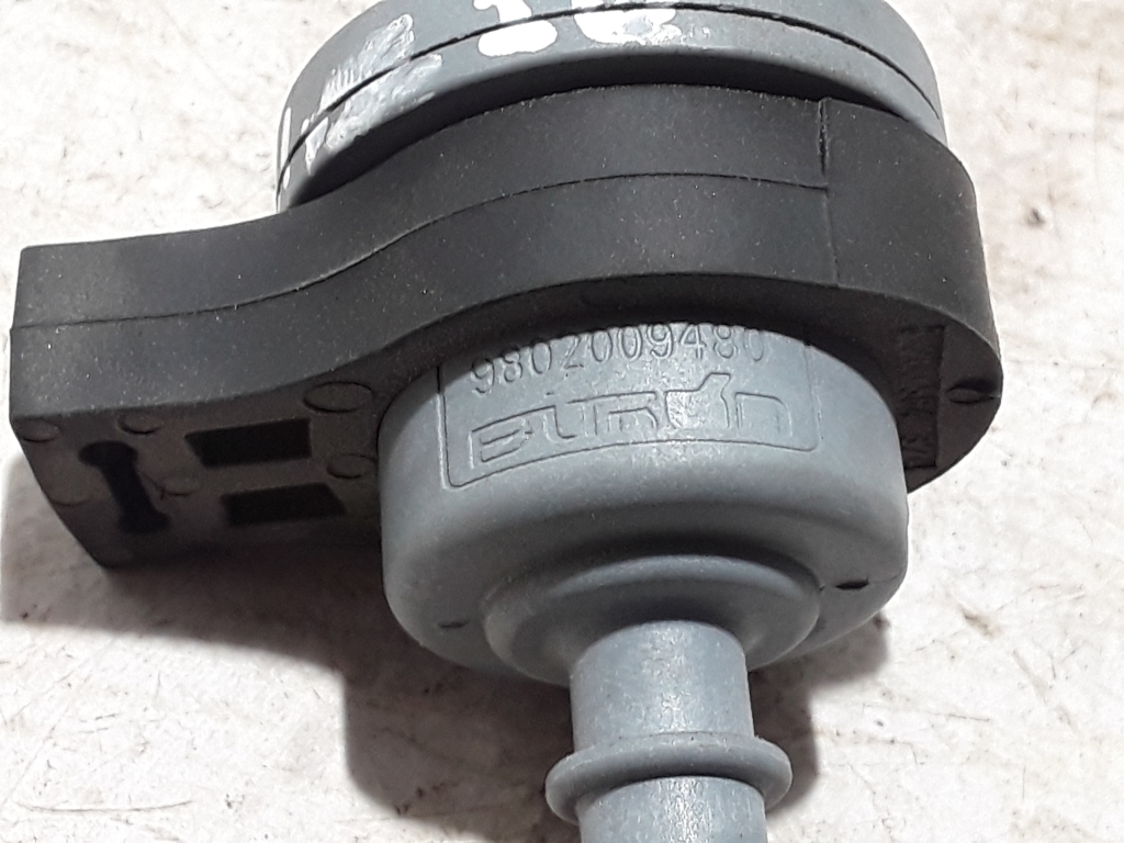 Used Peugeot 2008 Valve other 9802009480