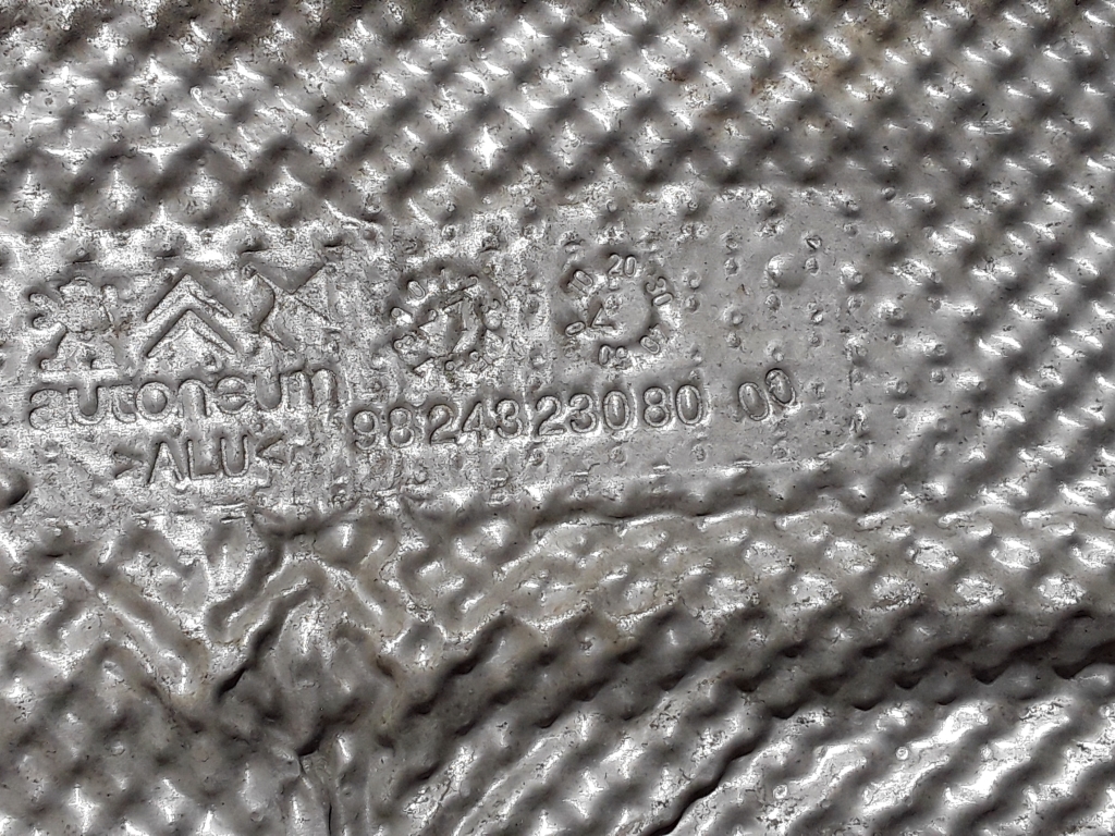 Used Peugeot 2008 Muffler protection 9824323080