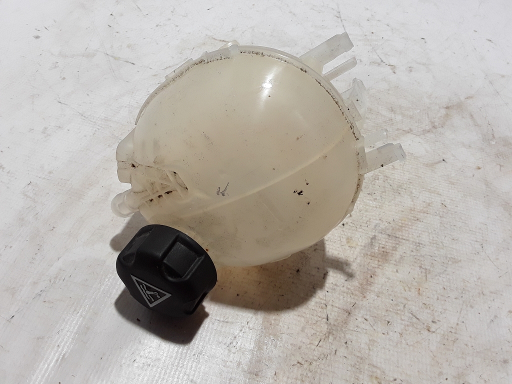 Used Peugeot 2008 Tank for coolant 9824198680