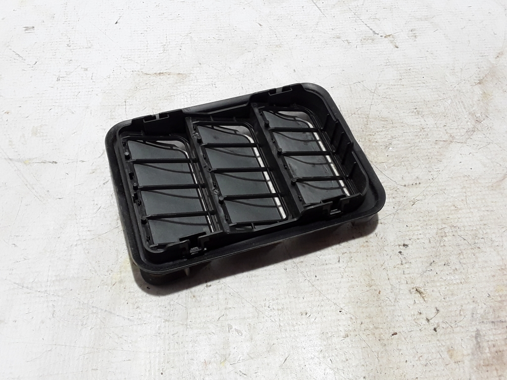 Used Peugeot 2008 Rear wing ventilation grille 9831031680
