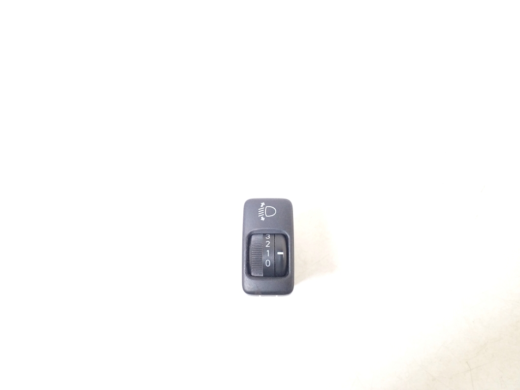 Used TOYOTA Hilux Switch light level regulator 84152-33030