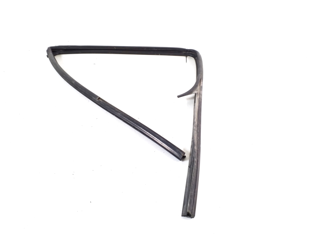 Naudotas TOYOTA Hilux Galinių šoninių durų kita detalė 68152-0K010