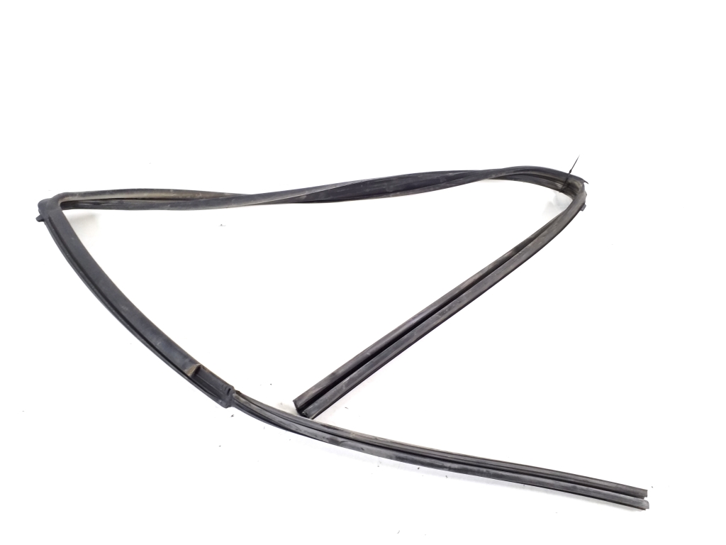 Used TOYOTA Hilux Other detail of the front door 68151-0K010