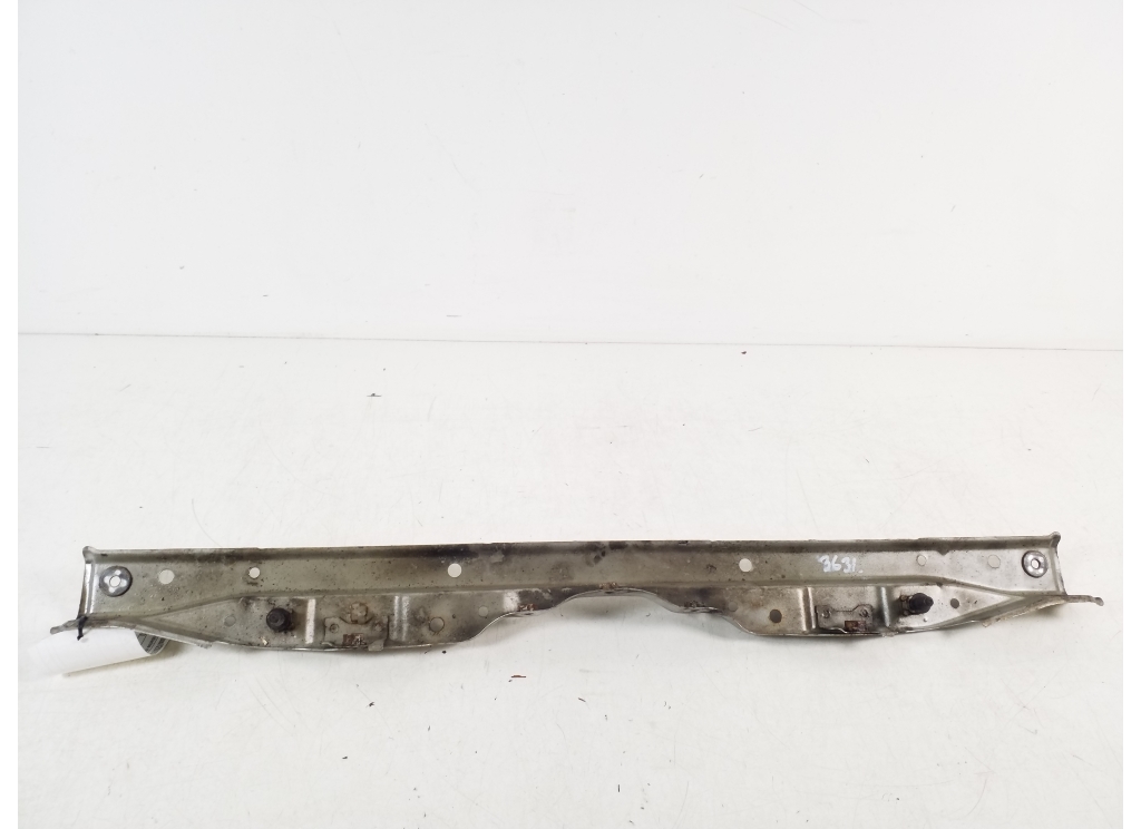 Used TOYOTA Hilux The middle part of the front frame 53205-0K010