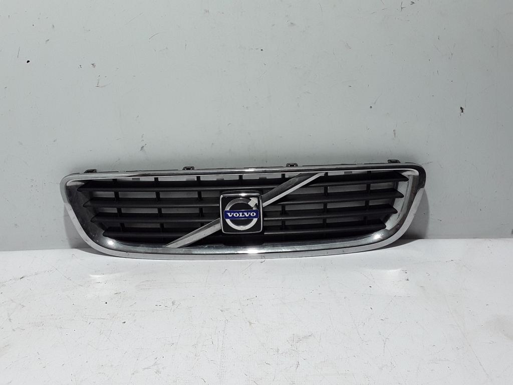 Used VOLVO V50 Front grille 30744915