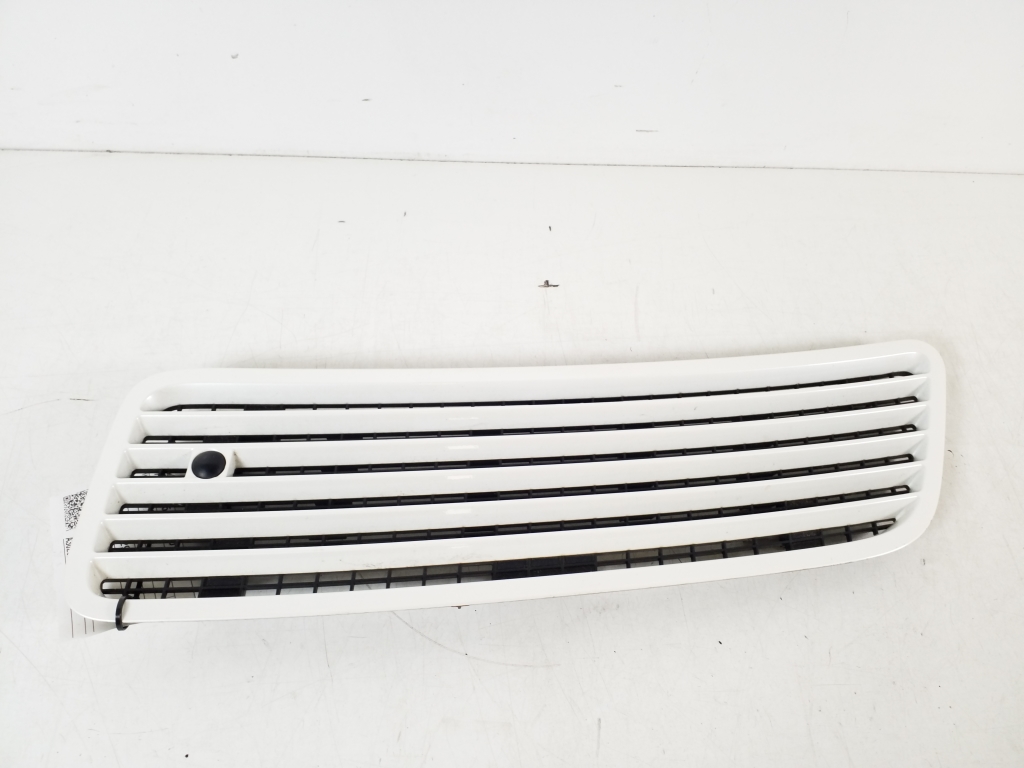 Used Mercedes Benz R-Class Engine cover grille A2218800305