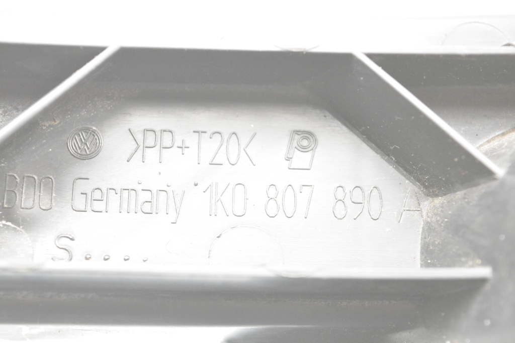 Used Volkswagen Jetta Front bumper bracket 1K0807890A
