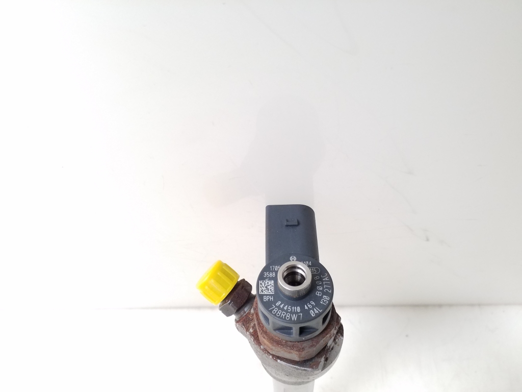 Used Skoda Octavia Fuel injector 04L130277AC